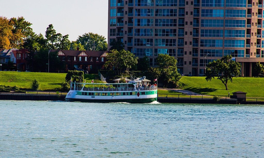 Detroit Riverfront Apartments | Riverfront Towers | Welcome