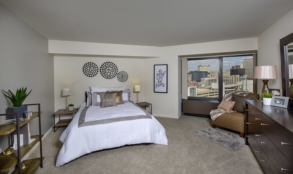 Detroit Riverfront Apartments | Riverfront Towers | Welcome