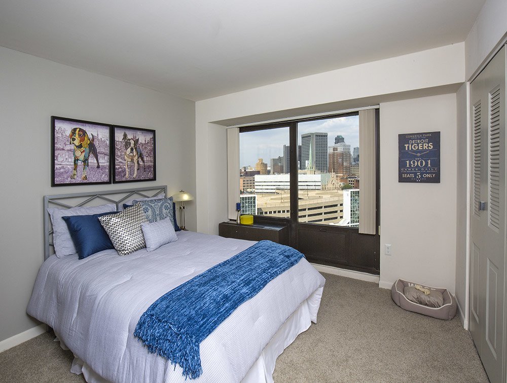 Detroit Riverfront Apartments | Riverfront Towers | Welcome