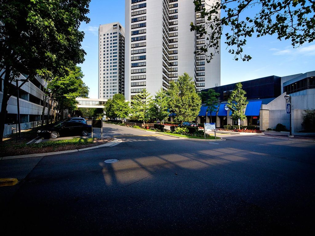 Detroit High Rise Apartments | Riverfront Towers | Amenities