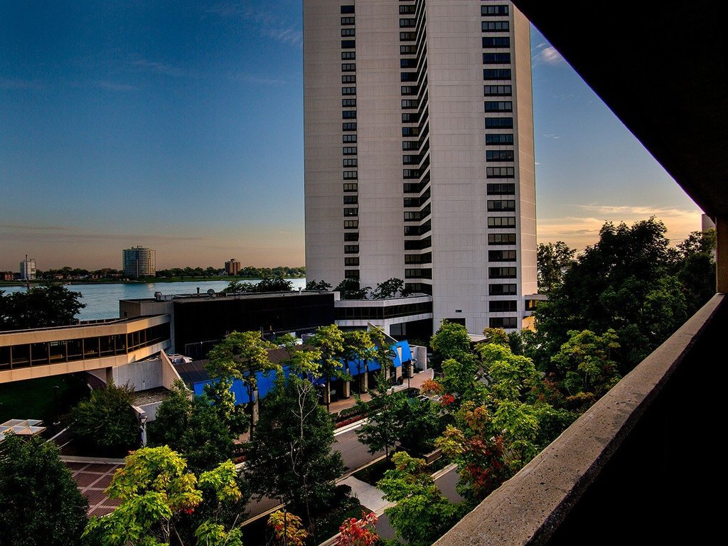 Detroit High Rise Apartments | Riverfront Towers | Amenities