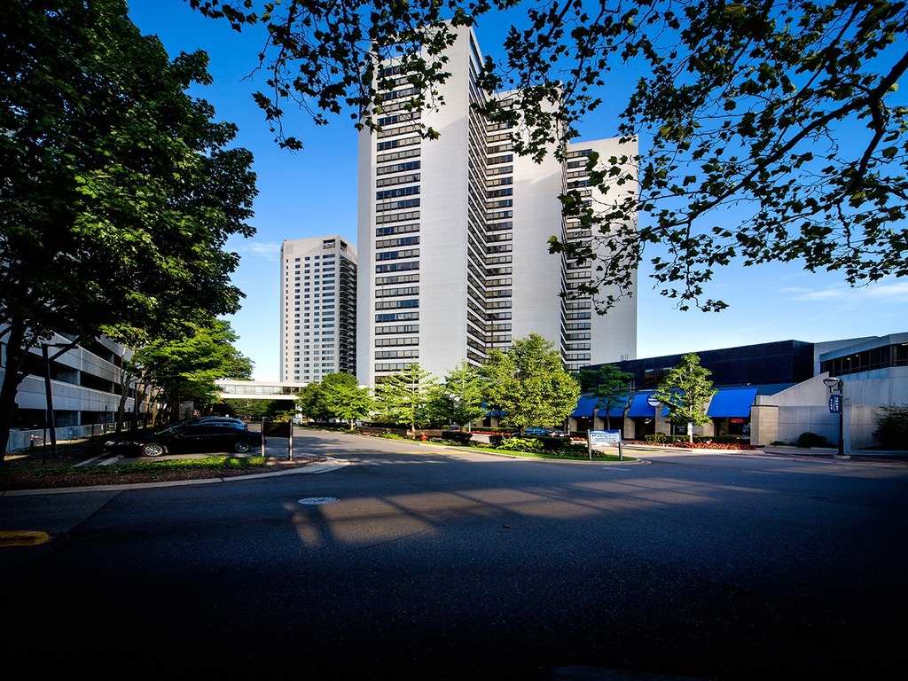 Detroit High Rise Apartments | Riverfront Towers | Amenities