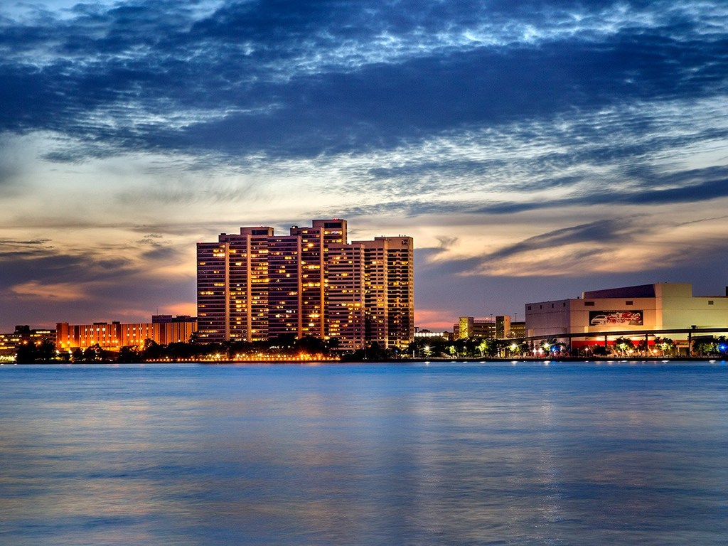 Detroit High Rise Apartments | Riverfront Towers | Amenities