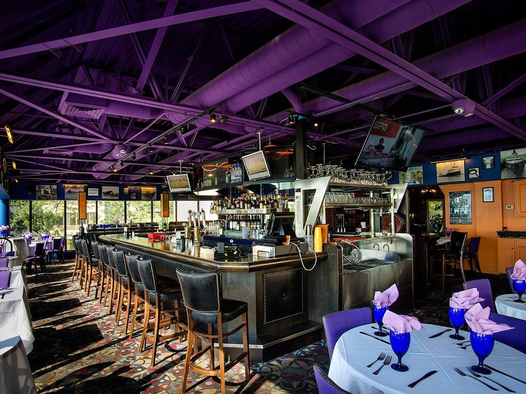 Detroit High Rise Apartments | Riverfront Towers | Amenities