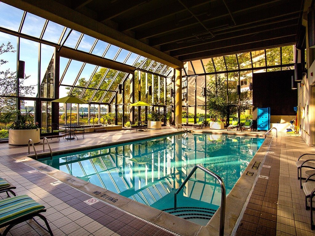 Detroit High Rise Apartments | Riverfront Towers | Amenities