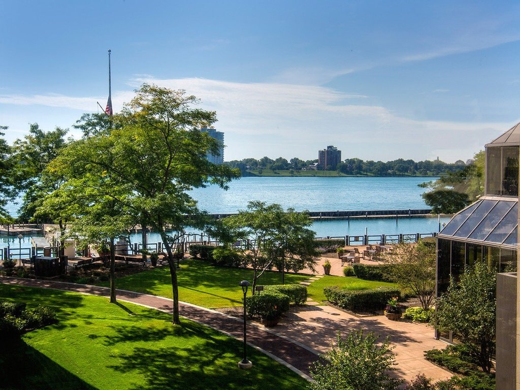 Detroit High Rise Apartments | Riverfront Towers | Amenities