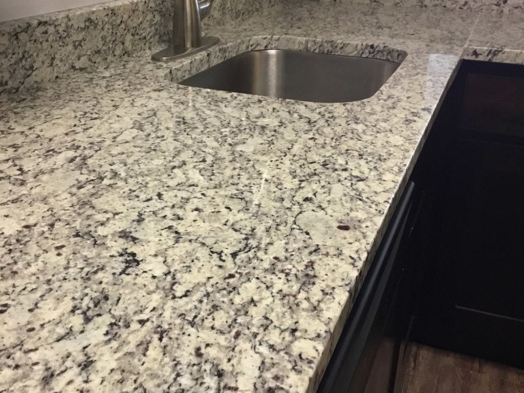 Detroit High Rise Apartments | Riverfront Towers | Amenities