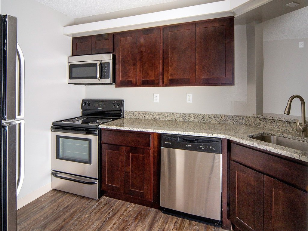 Detroit High Rise Apartments | Riverfront Towers | Amenities