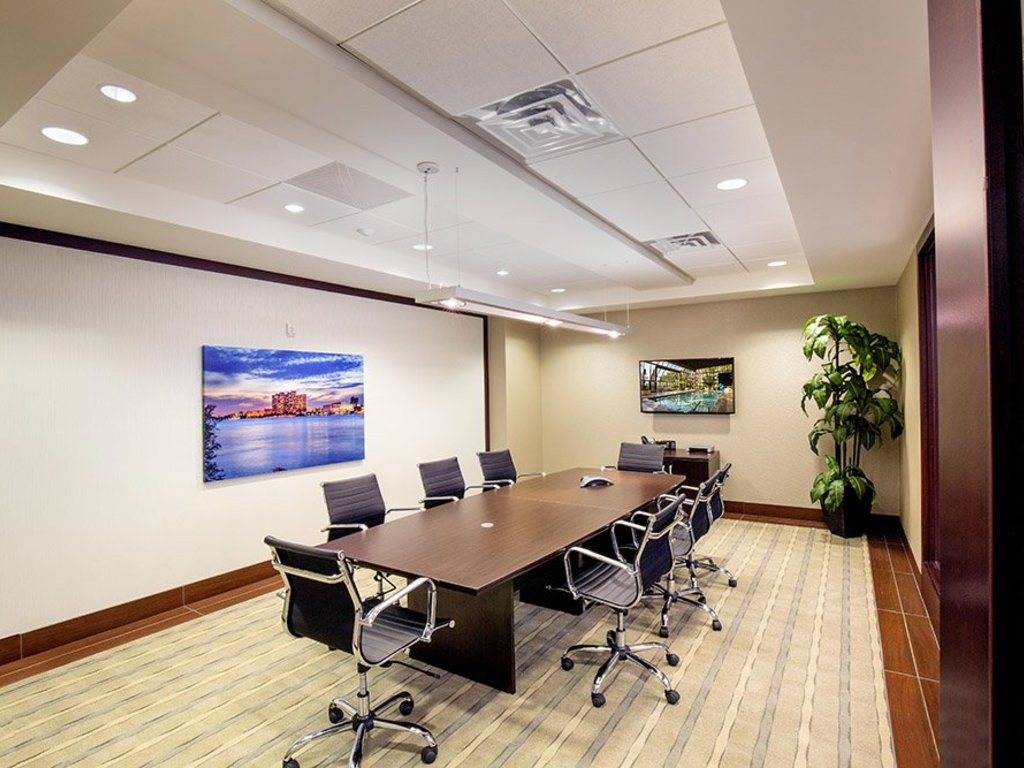 Detroit High Rise Apartments | Riverfront Towers | Amenities