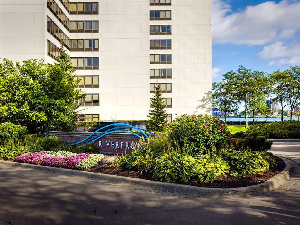 Detroit High Rise Apartments | Riverfront Towers | Amenities