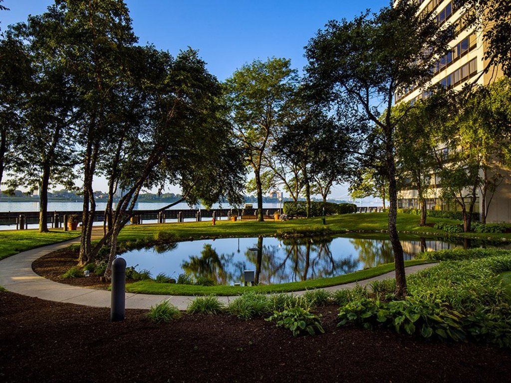 Detroit High Rise Apartments | Riverfront Towers | Amenities