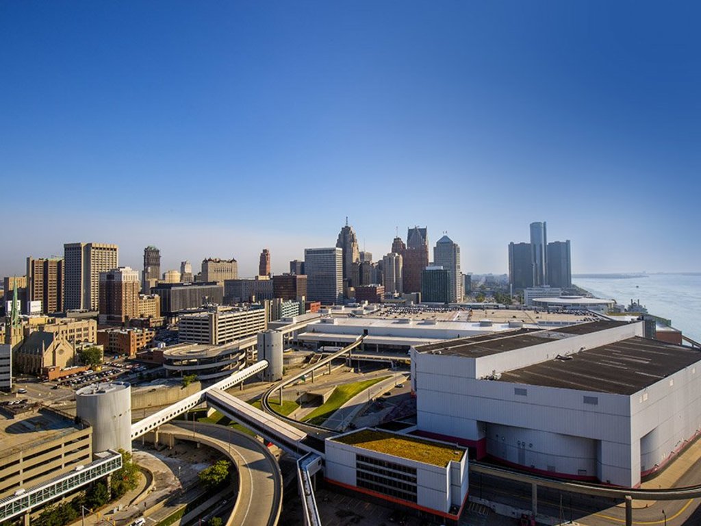 Detroit High Rise Apartments | Riverfront Towers | Amenities
