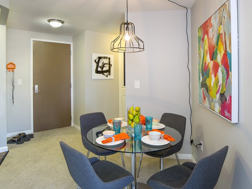 Detroit High Rise Apartments | Riverfront Towers | Amenities