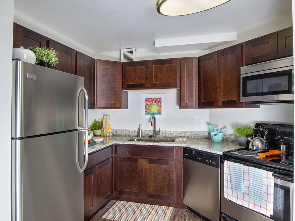 Detroit High Rise Apartments | Riverfront Towers | Amenities