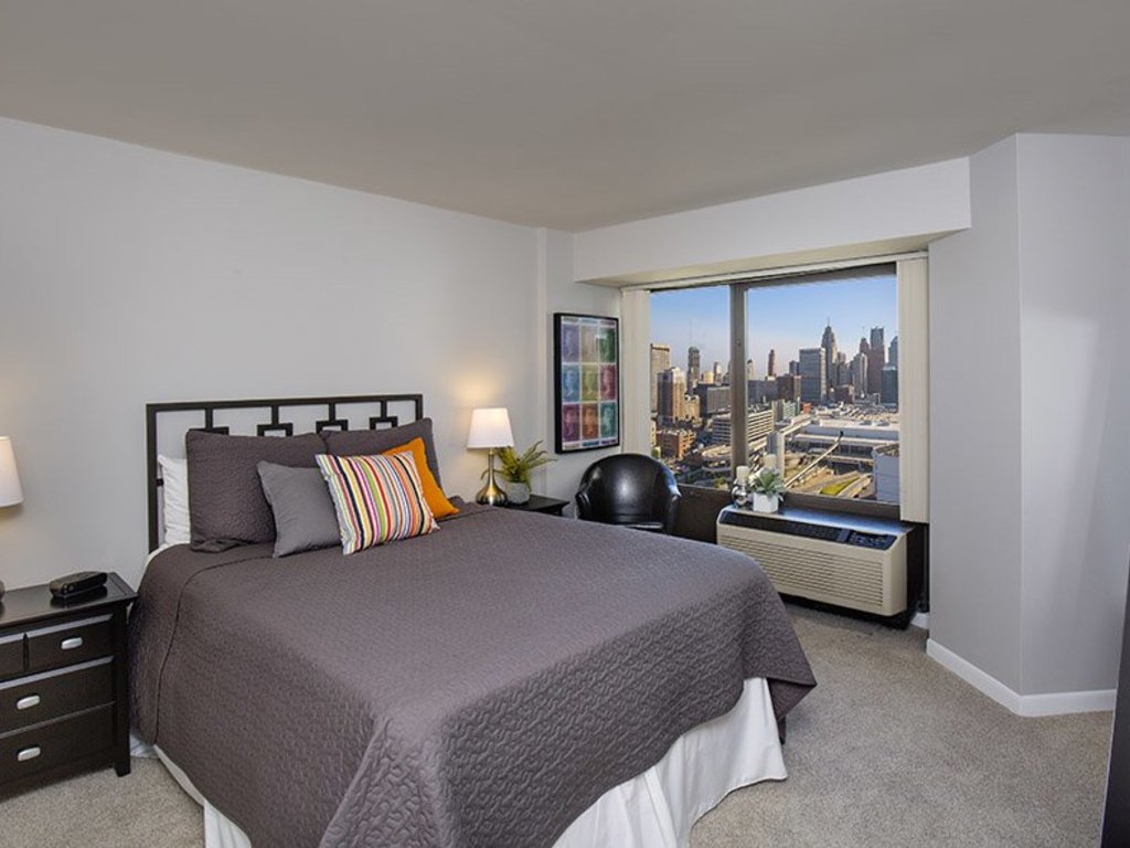 Detroit High Rise Apartments | Riverfront Towers | Amenities