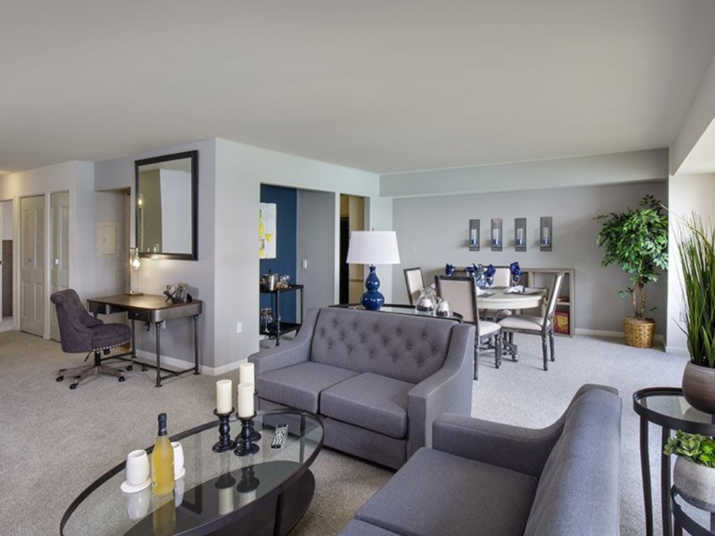 Detroit High Rise Apartments | Riverfront Towers | Amenities
