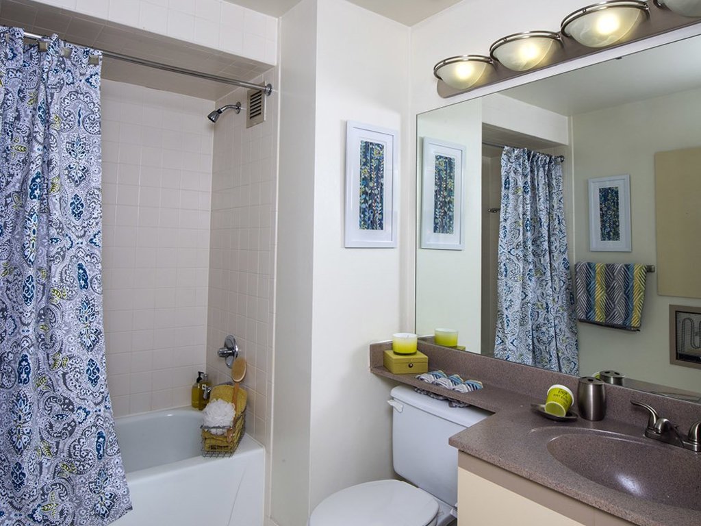 Detroit High Rise Apartments | Riverfront Towers | Amenities