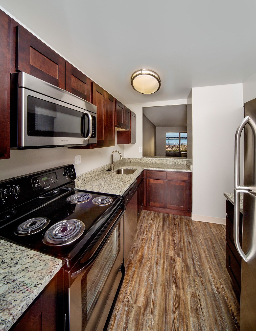 Detroit Riverfront Apartments | Riverfront Towers | Welcome