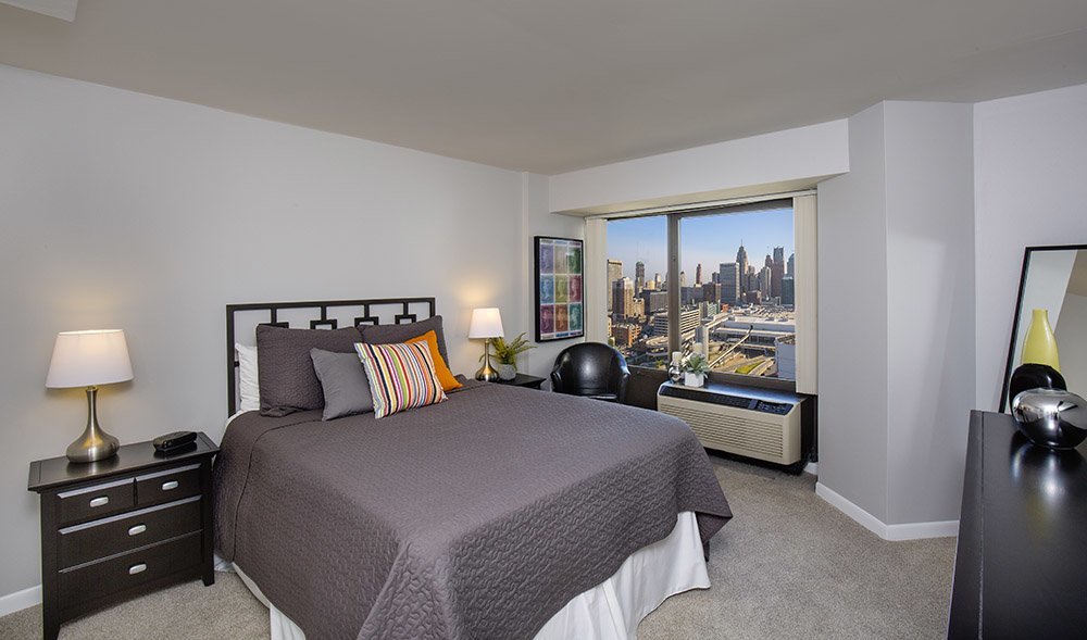 Detroit Riverfront Apartments | Riverfront Towers | Welcome