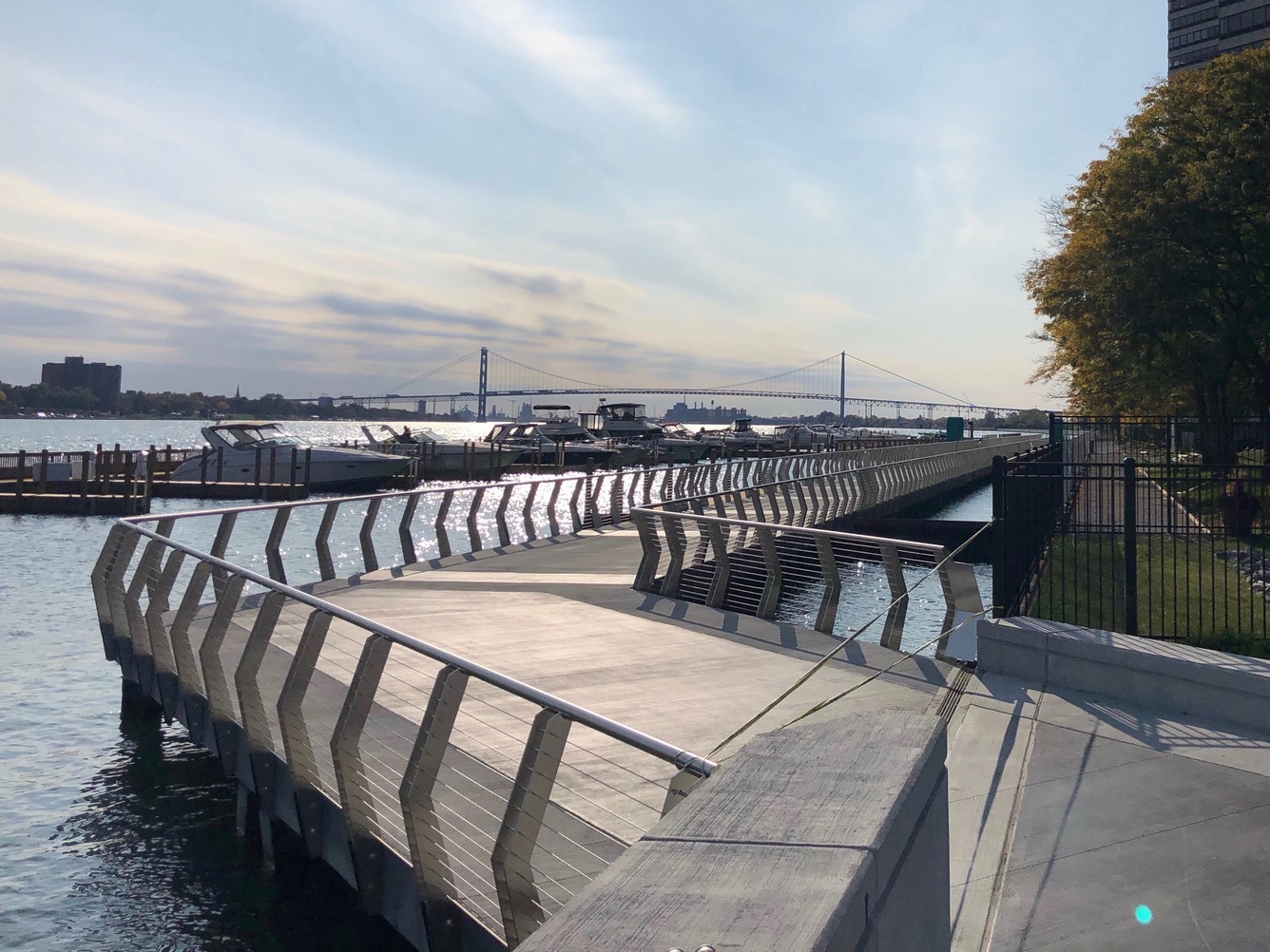 Detroit Riverfront Apartments | Riverfront Towers | Welcome