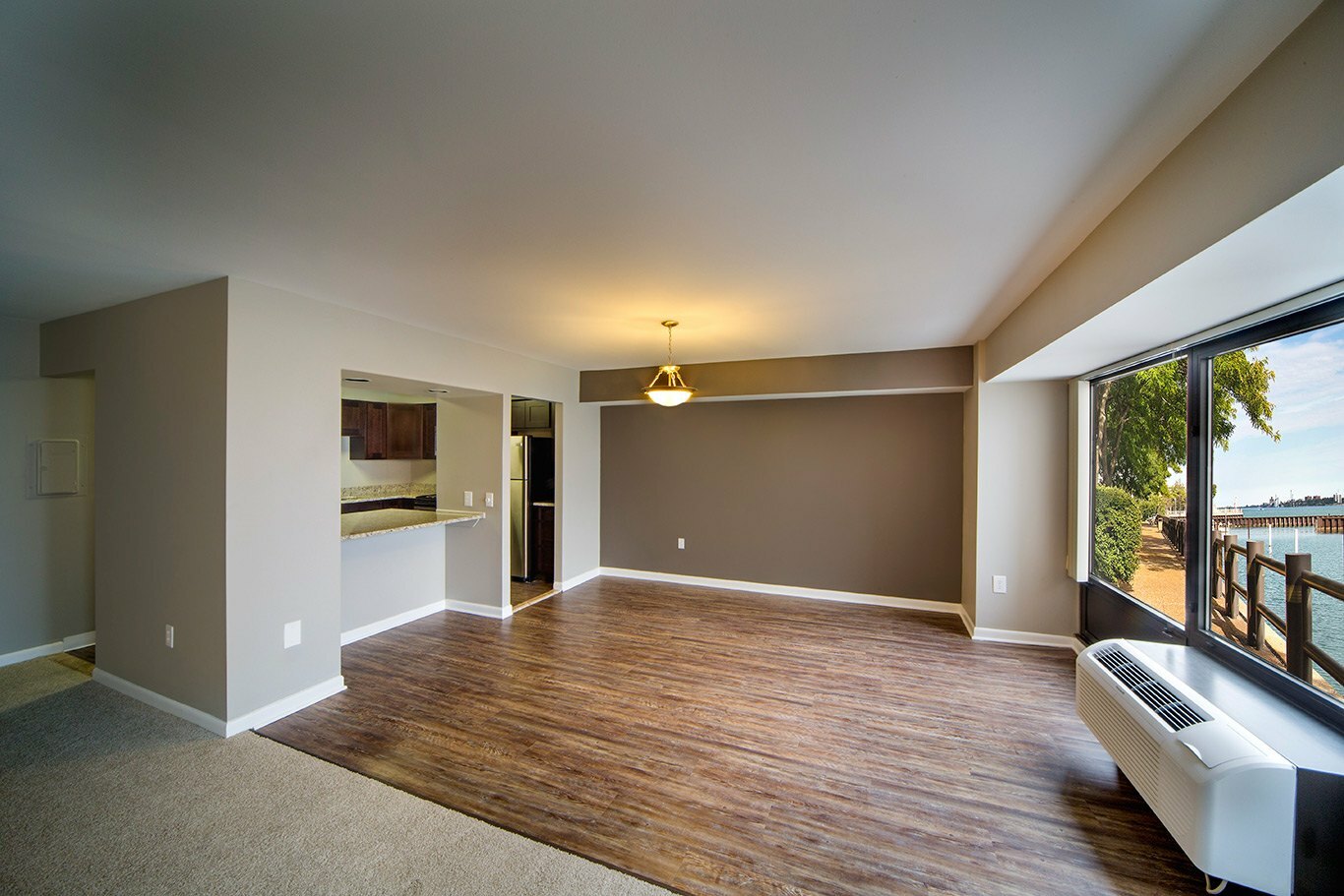 Detroit Riverfront Apartments | Riverfront Towers | Welcome