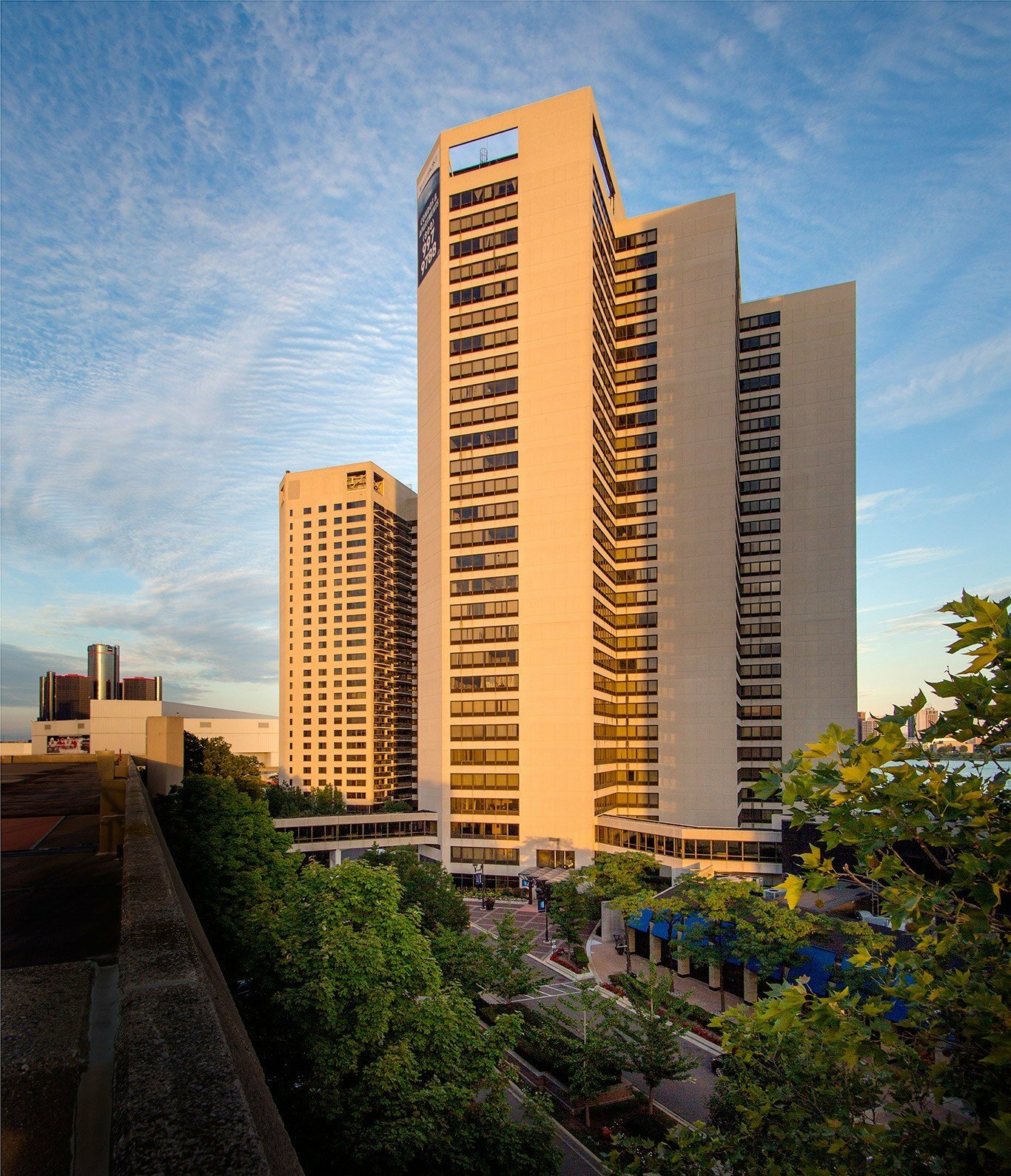 Detroit Riverfront Apartments | Riverfront Towers | Welcome