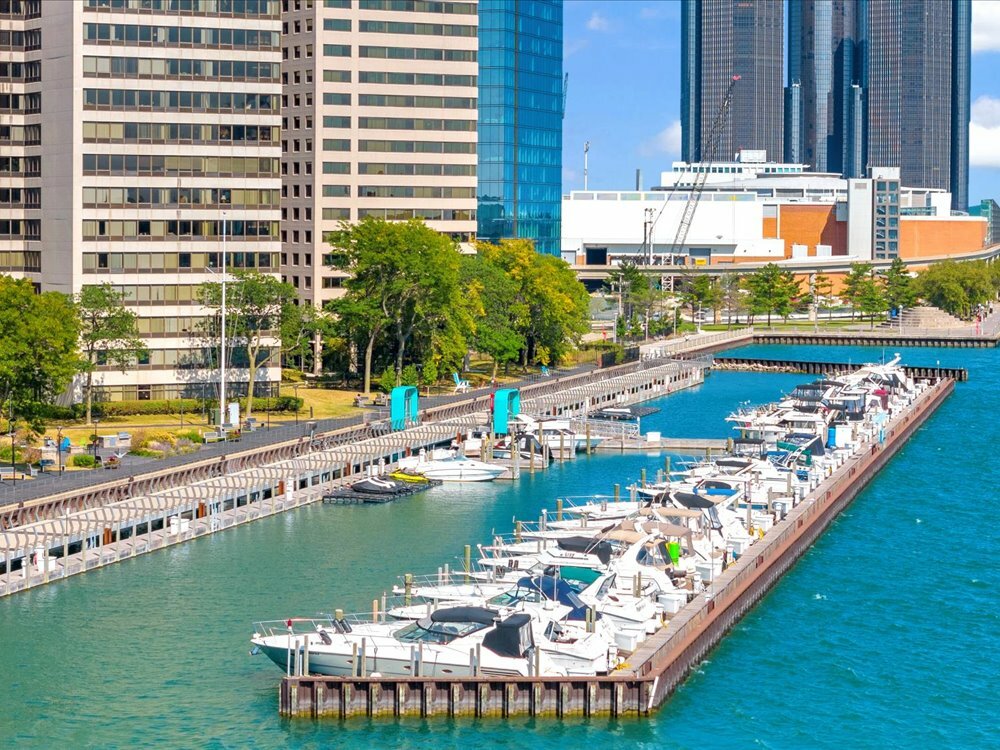 Detroit Riverfront Apartments | Riverfront Towers | Welcome