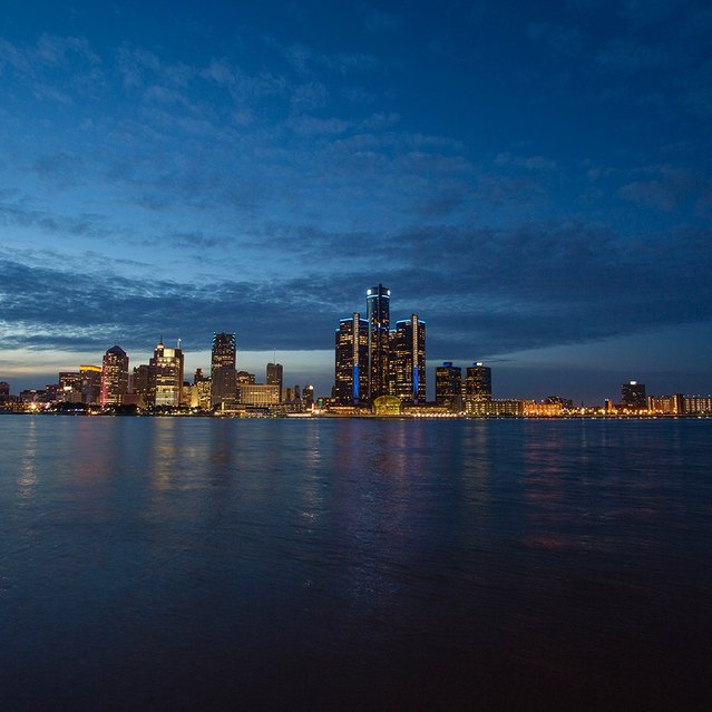 Detroit Riverfront Apartments | Riverfront Towers | Welcome