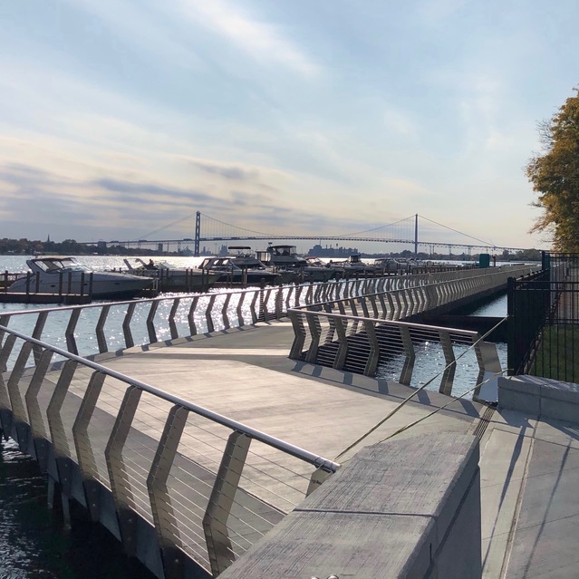 Detroit Luxury Apartments | Riverfront Towers | Residents