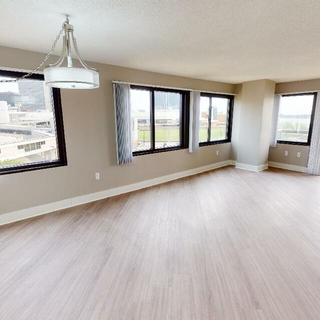 Detroit Luxury Apartments | Riverfront Towers | Residents
