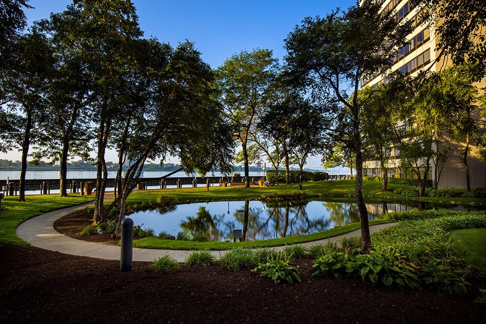 Detroit High Rise Apartments | Riverfront Towers | Amenities